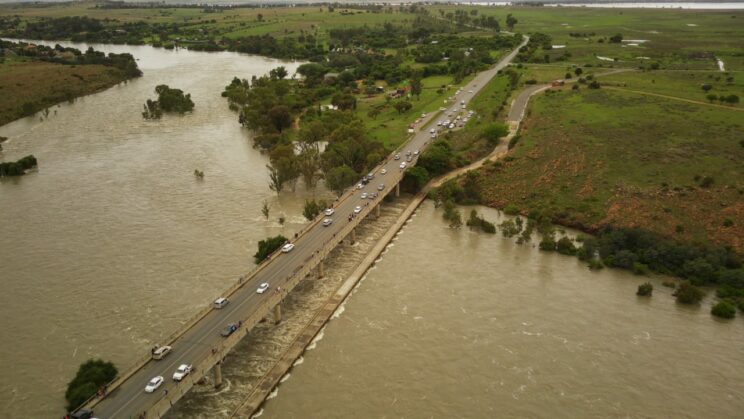 Foto’s: Dis net water waar jy kyk in Parys en Potchefstroom - LNN ...