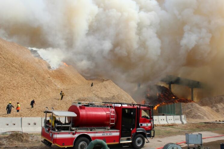Watch: Aerial fight against Richards Bay woodchip fire intensifies ...